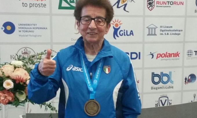La 90enne più veloce del mondo è italiana: chi è Emma Maria Mazzenga ...