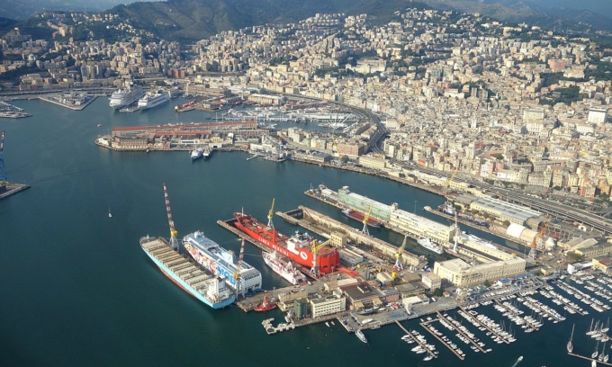 Operaio muore schiacciato da una ralla al porto di Genova. Proclamato ...